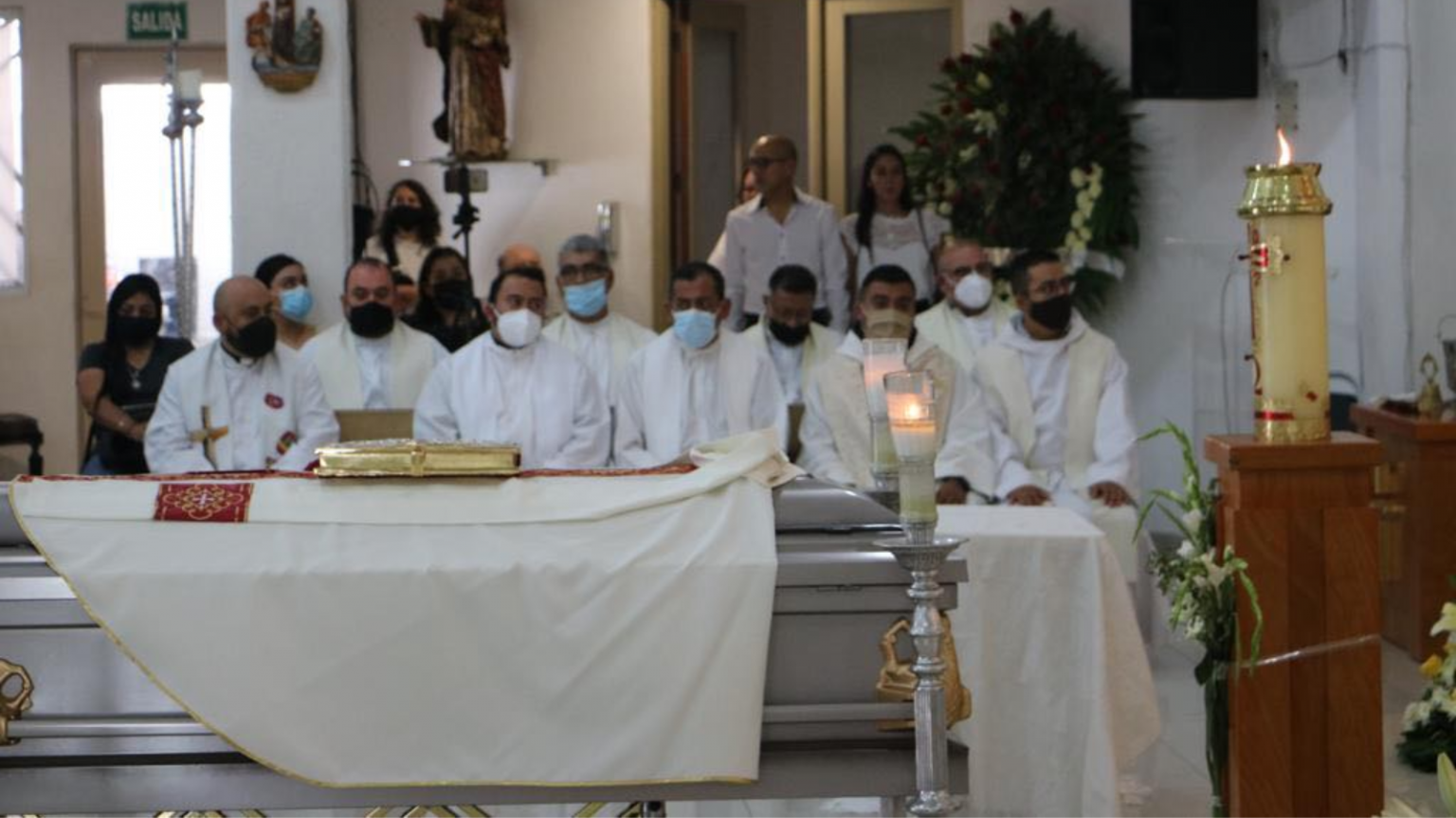 DAN ÚLTIMO ADIÓS AL PBRO. GABRIEL PERALTA CON MISA EN LA PARROQUIA ... DAN ÚLTIMO ADIÓS AL PBRO. GABRIEL PERALTA CON MISA EN LA PARROQUIA ...